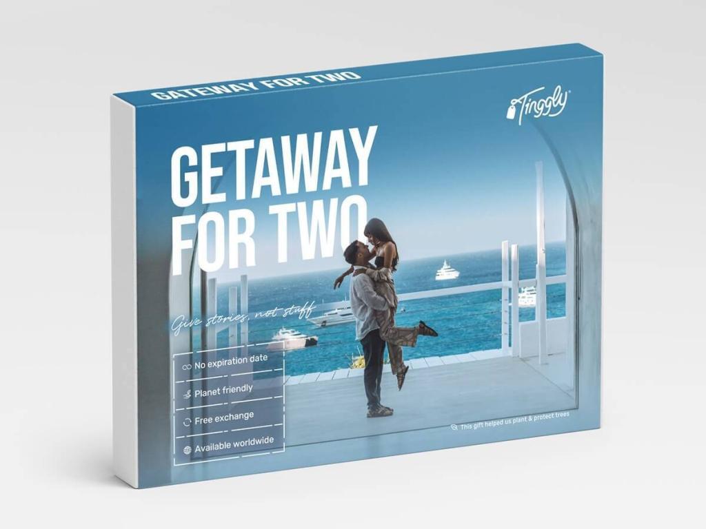 17 Romantic Travel Gifts for Couples