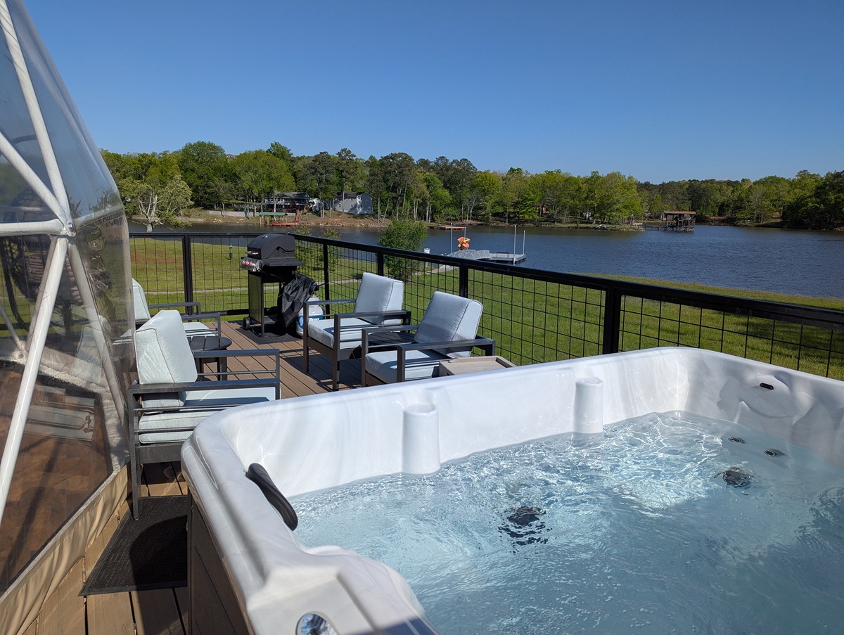 Starlight Haven at Weiss Lake Review: Unique Lake Stays